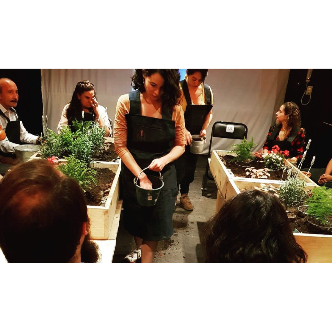 Mujeres Escénicas | Matryoshka Red Creativa